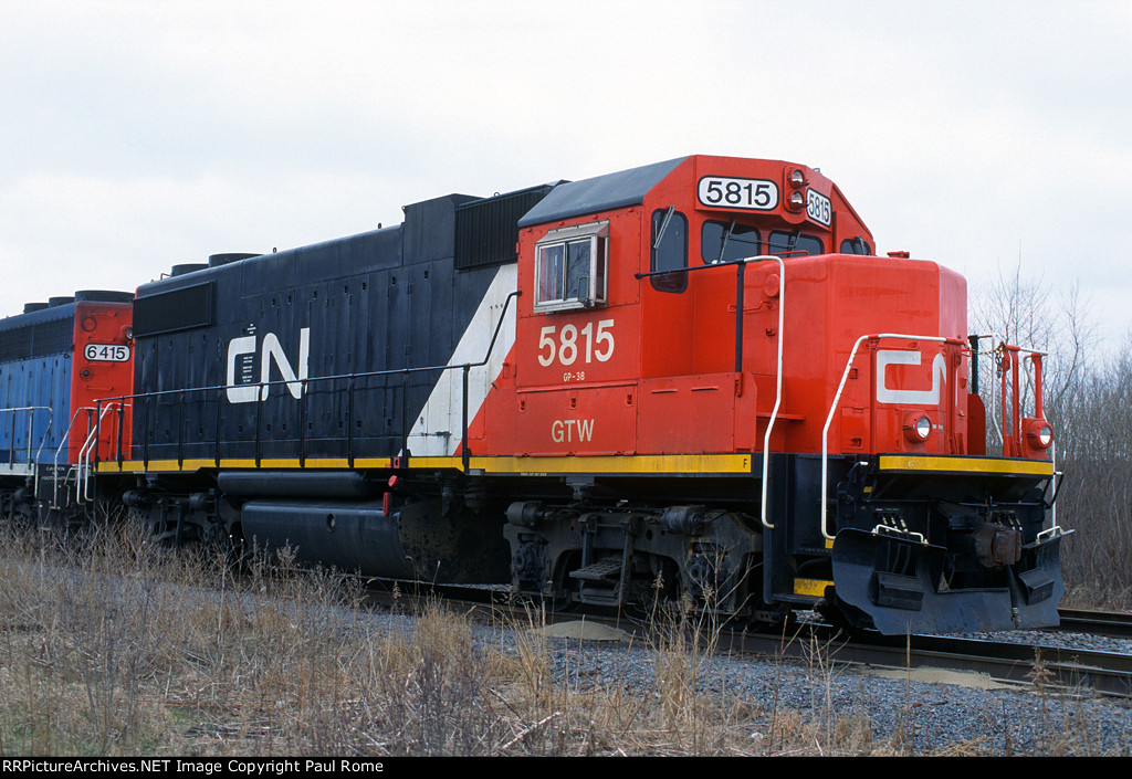 GTW 5815, EMD GP38-2, on the BN at Eola Yard
